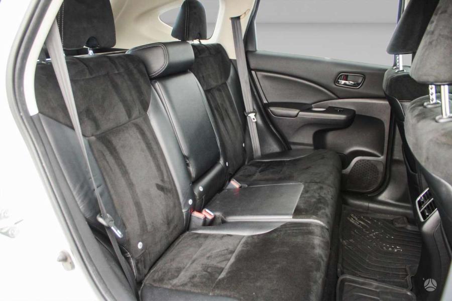 White Honda CR-V 2017 in Kaunas, with an engine capacity of 1.60 L and mileage of 258 thousand km for 12990 €, photo 16 on AUTOMOTO.COM.LV