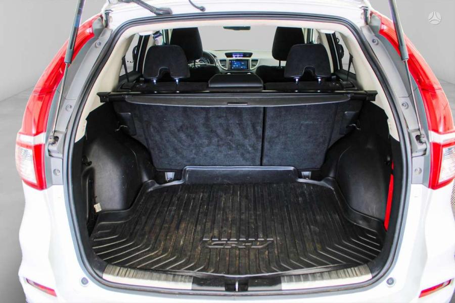 White Honda CR-V 2017 in Kaunas, with an engine capacity of 1.60 L and mileage of 258 thousand km for 12990 €, photo 17 on AUTOMOTO.COM.LV