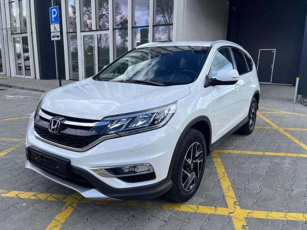 White Honda CR-V 2017 in Vilnius, with an engine capacity of 1.60 L and mileage of 134 thousand km for 12900 €, photo 1 on AUTOMOTO.COM.LV