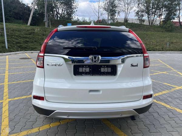 White Honda CR-V 2017 in Vilnius, with an engine capacity of 1.60 L and mileage of 134 thousand km for 12900 €, photo 9 on AUTOMOTO.COM.LV