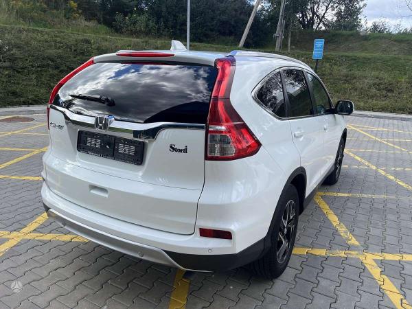 White Honda CR-V 2017 in Vilnius, with an engine capacity of 1.60 L and mileage of 134 thousand km for 12900 €, photo 10 on AUTOMOTO.COM.LV