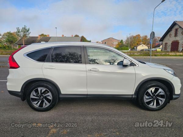 White Honda CR-V 2017 in Paide, with an engine capacity of 2.00 L and mileage of 169 thousand km for 15990 €, photo 8 on AUTOMOTO.COM.LV