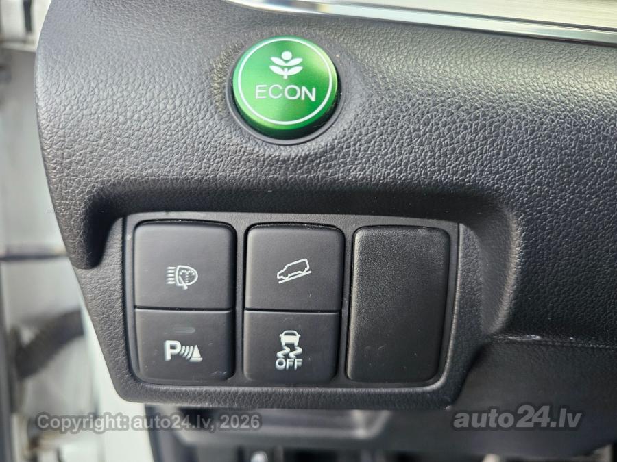 Balts Honda CR-V 2017 Paide, ar dzinēja tilpumu 2.00 L un nobraukumu 169 tūkst. km par 15990 €, foto 16 vietnē AUTOMOTO.COM.LV