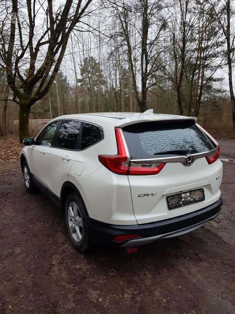 White Honda CR-V 2018 in Prienai, with an engine capacity of 2.36 L and mileage of 89 thousand km for 17700 €, photo 6 on AUTOMOTO.COM.LV
