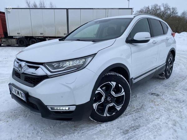 White Honda CR-V 2018 in Taurage, with an engine capacity of 1.50 L and mileage of 279 thousand km for 12900 €, photo 1 on AUTOMOTO.COM.LV