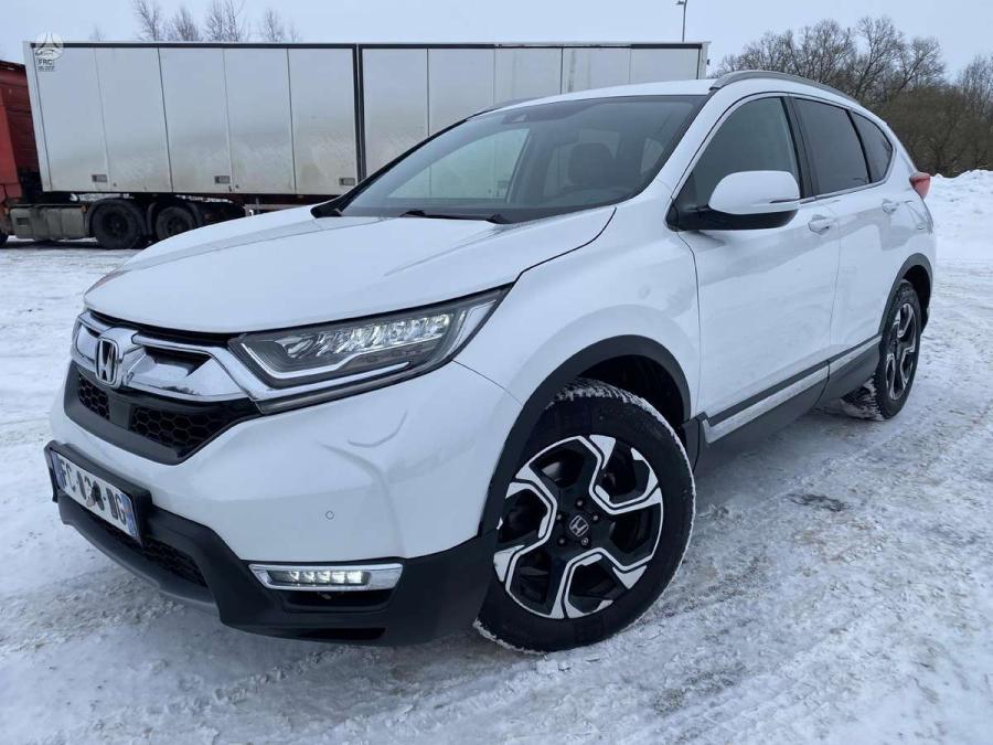 White Honda CR-V 2018 in Taurage, with an engine capacity of 1.50 L and mileage of 279 thousand km for 12900 €, photo 1 on AUTOMOTO.COM.LV