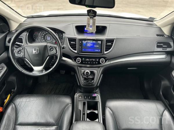 White Honda CR-V 2018 in Jelgava, with an engine capacity of 1.60 L and mileage of 278 thousand km for 12600 €, photo 9 on AUTOMOTO.COM.LV