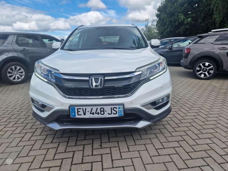 White Honda CR-V 2018 in Taurage, with an engine capacity of 1.60 L and mileage of 154 thousand km for 14600 €, photo 4 on AUTOMOTO.COM.LV