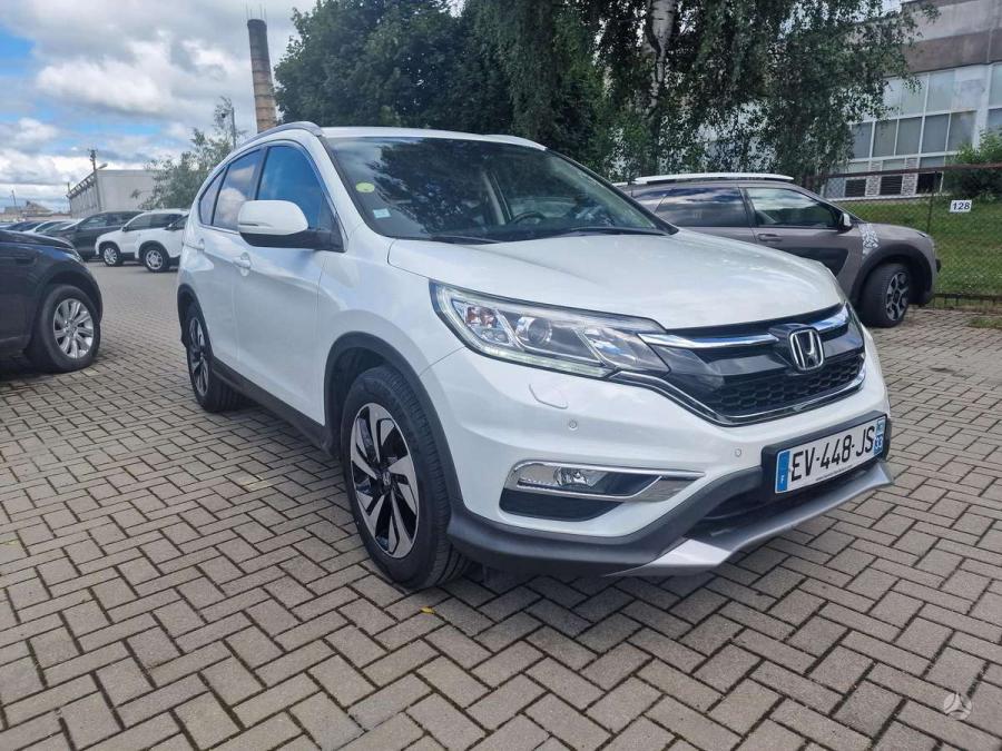 White Honda CR-V 2018 in Taurage, with an engine capacity of 1.60 L and mileage of 154 thousand km for 14600 €, photo 5 on AUTOMOTO.COM.LV