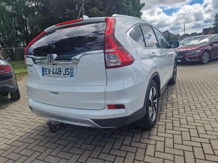 White Honda CR-V 2018 in Taurage, with an engine capacity of 1.60 L and mileage of 154 thousand km for 14600 €, photo 8 on AUTOMOTO.COM.LV