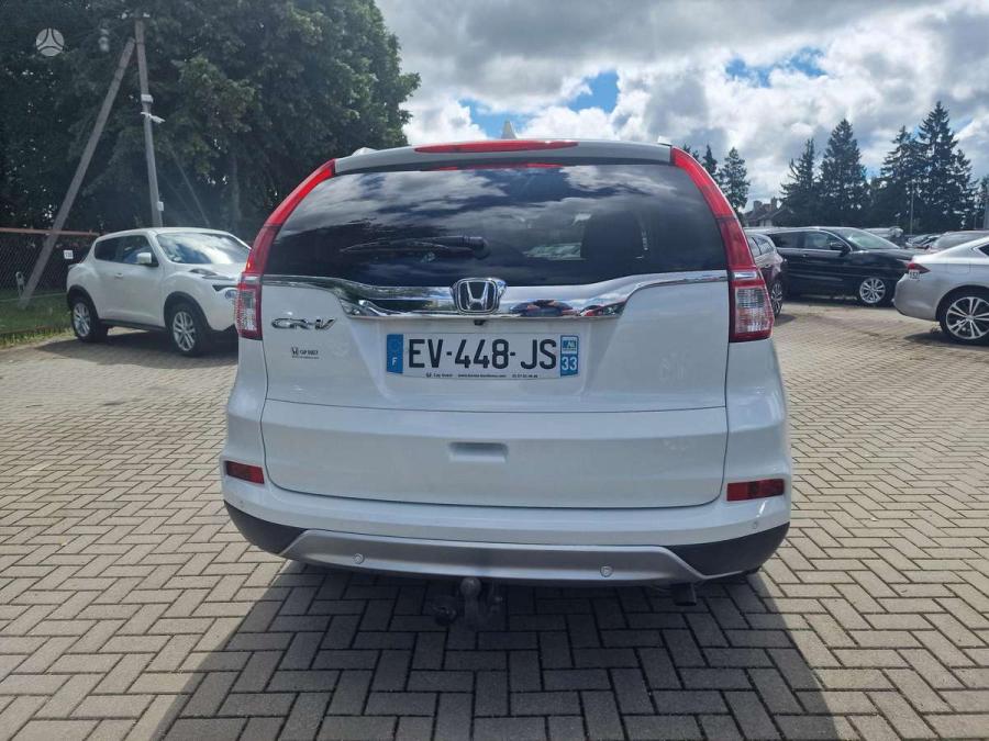 White Honda CR-V 2018 in Taurage, with an engine capacity of 1.60 L and mileage of 154 thousand km for 14600 €, photo 9 on AUTOMOTO.COM.LV