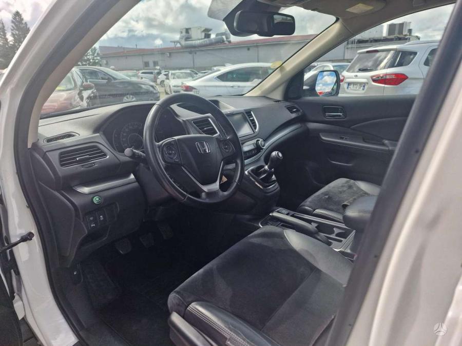 White Honda CR-V 2018 in Taurage, with an engine capacity of 1.60 L and mileage of 154 thousand km for 14600 €, photo 11 on AUTOMOTO.COM.LV