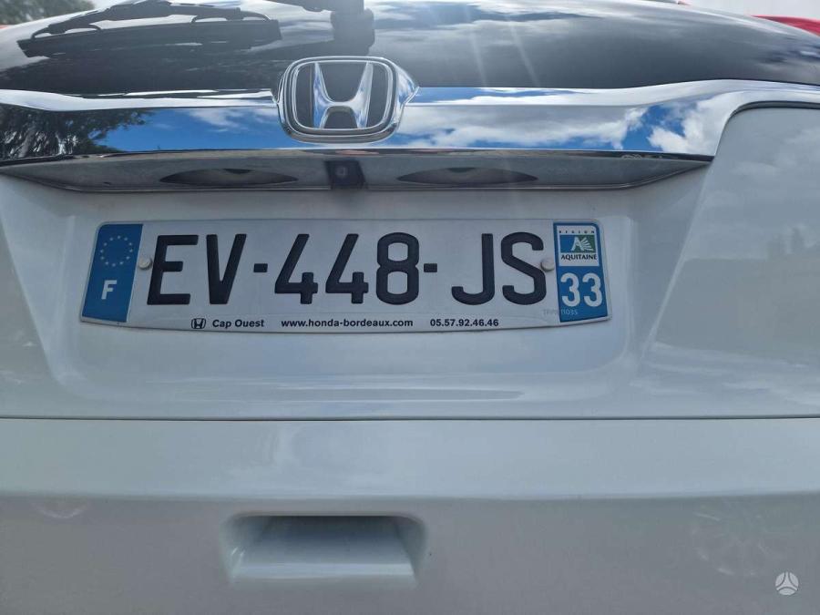 White Honda CR-V 2018 in Taurage, with an engine capacity of 1.60 L and mileage of 154 thousand km for 14600 €, photo 12 on AUTOMOTO.COM.LV