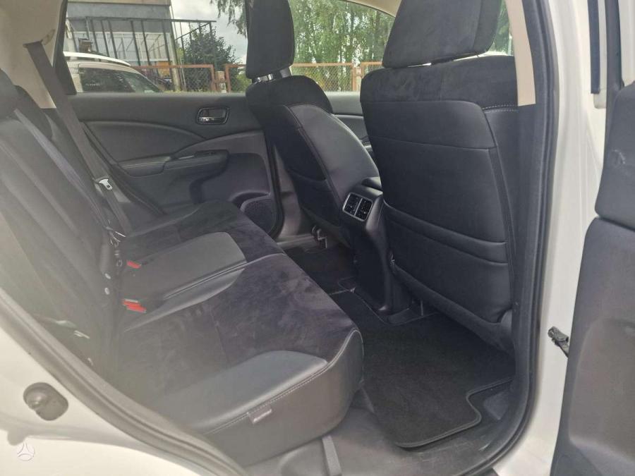 White Honda CR-V 2018 in Taurage, with an engine capacity of 1.60 L and mileage of 154 thousand km for 14600 €, photo 15 on AUTOMOTO.COM.LV