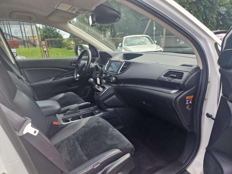 White Honda CR-V 2018 in Taurage, with an engine capacity of 1.60 L and mileage of 154 thousand km for 14600 €, photo 16 on AUTOMOTO.COM.LV