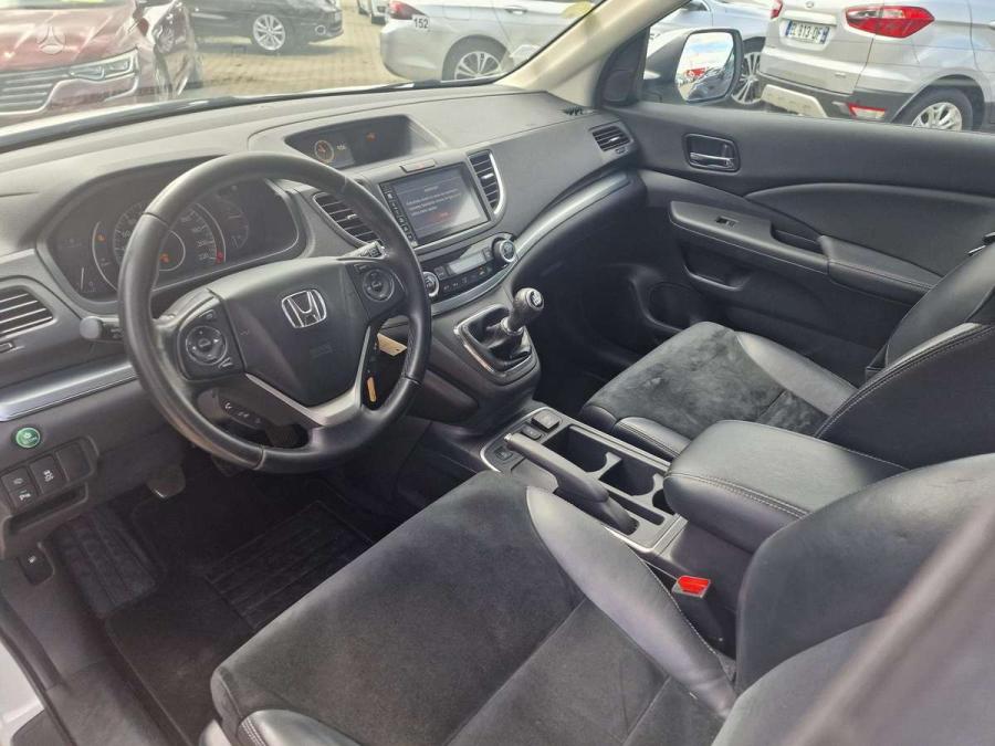 White Honda CR-V 2018 in Taurage, with an engine capacity of 1.60 L and mileage of 154 thousand km for 14600 €, photo 19 on AUTOMOTO.COM.LV