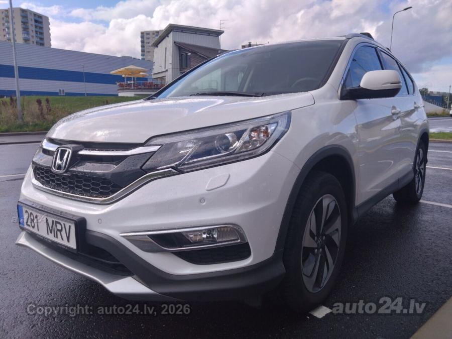 White Honda CR-V 2018 in Tallinn, with an engine capacity of 2.00 L and mileage of 154 thousand km for 18200 €, photo 4 on AUTOMOTO.COM.LV