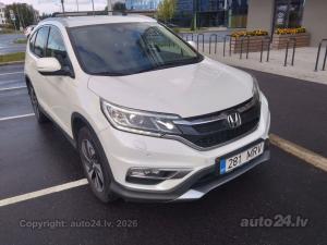 White Honda CR-V 2018 in Tallinn, with an engine capacity of 2.00 L and mileage of 154 thousand km for 18200 €, photo 5 on AUTOMOTO.COM.LV