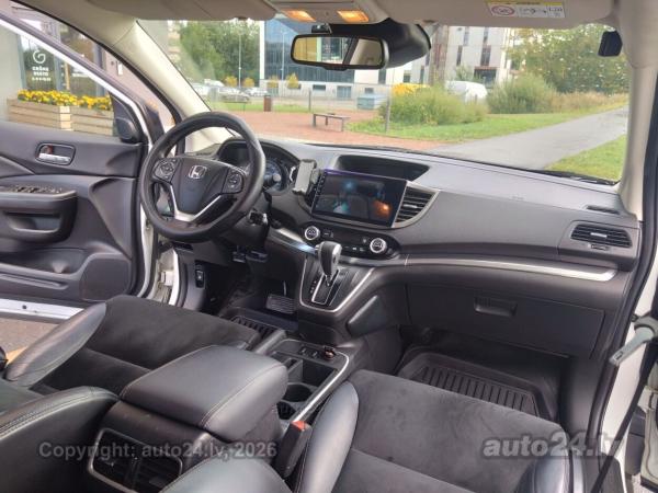 Balts Honda CR-V 2018 Tallina, ar dzinēja tilpumu 2.00 L un nobraukumu 154 tūkst. km par 18200 €, foto 6 vietnē AUTOMOTO.COM.LV