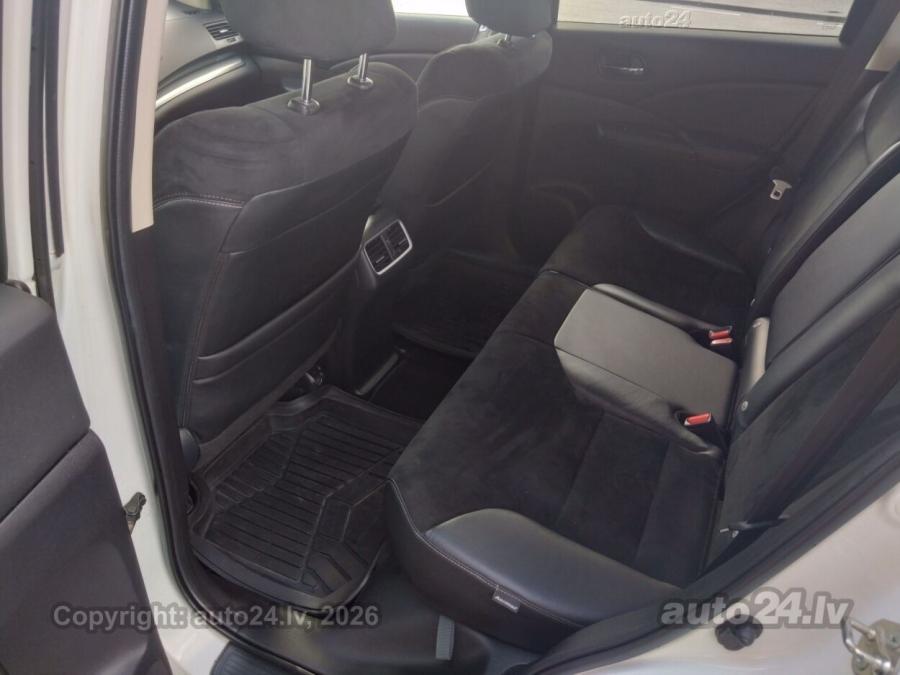 White Honda CR-V 2018 in Tallinn, with an engine capacity of 2.00 L and mileage of 154 thousand km for 18200 €, photo 8 on AUTOMOTO.COM.LV
