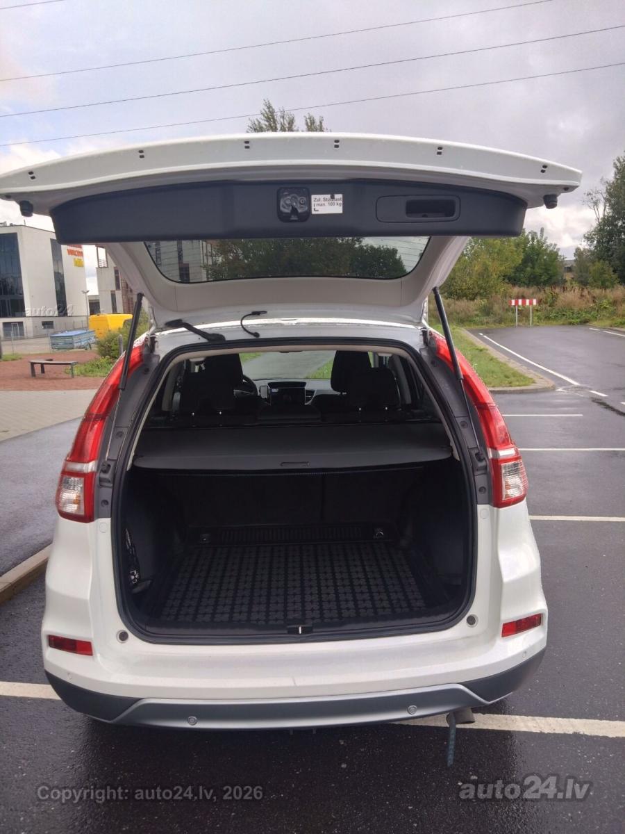 White Honda CR-V 2018 in Tallinn, with an engine capacity of 2.00 L and mileage of 154 thousand km for 18200 €, photo 9 on AUTOMOTO.COM.LV