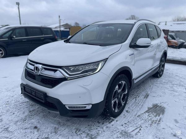 White Honda CR-V 2019 in Vilnius, with an engine capacity of 2.00 L and mileage of 132 thousand km for 22500 €, photo 1 on AUTOMOTO.COM.LV