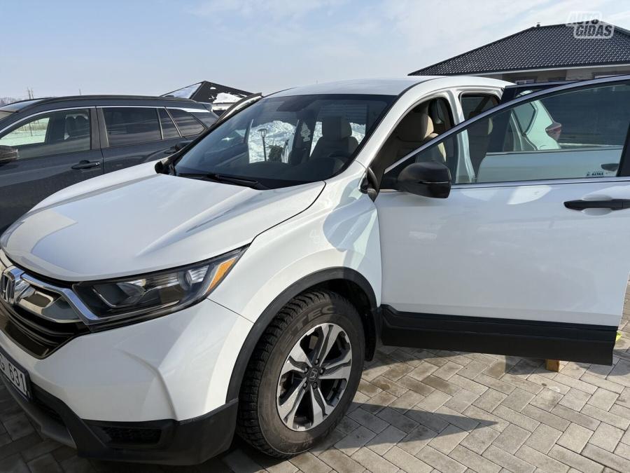 White Honda CR-V 2019 in Siauliai, with an engine capacity of 2.40 L and mileage of 92 thousand km for 18000 €, photo 3 on AUTOMOTO.COM.LV