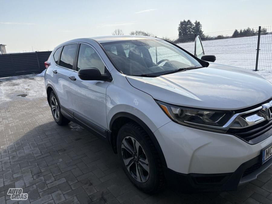 White Honda CR-V 2019 in Siauliai, with an engine capacity of 2.40 L and mileage of 92 thousand km for 18000 €, photo 4 on AUTOMOTO.COM.LV
