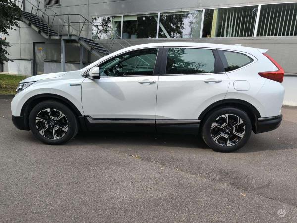 White Honda CR-V 2019 in Alytus, with an engine capacity of 1.99 L and mileage of 153 thousand km for 21900 €, photo 7 on AUTOMOTO.COM.LV