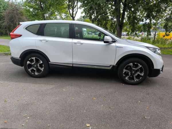 White Honda CR-V 2019 in Alytus, with an engine capacity of 1.99 L and mileage of 153 thousand km for 21900 €, photo 8 on AUTOMOTO.COM.LV