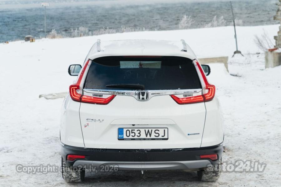 White Honda CR-V 2020 in Tallinn, with an engine capacity of 2.00 L and mileage of 118 thousand km for 23000 €, photo 3 on AUTOMOTO.COM.LV