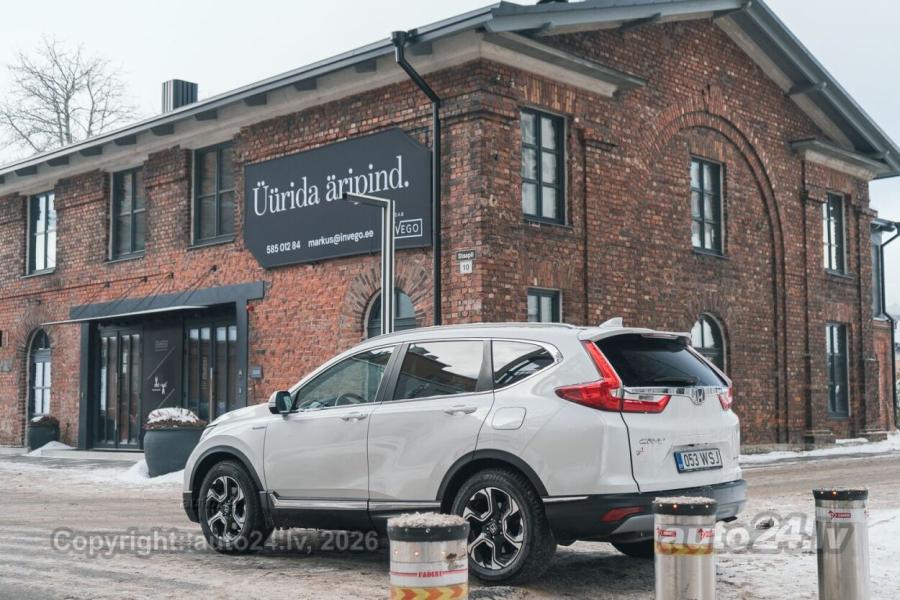 White Honda CR-V 2020 in Tallinn, with an engine capacity of 2.00 L and mileage of 118 thousand km for 23000 €, photo 15 on AUTOMOTO.COM.LV