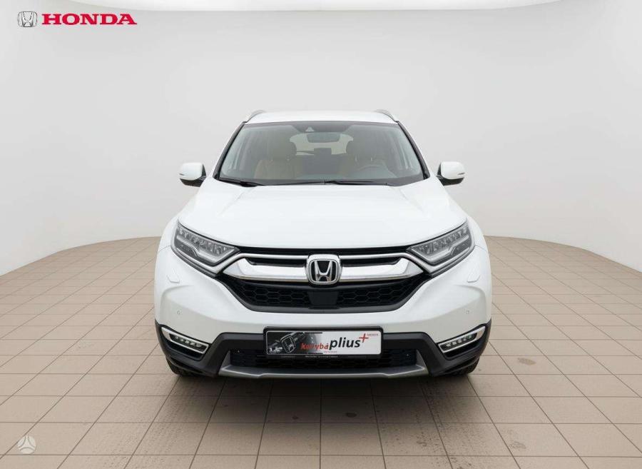 White Honda CR-V 2020 in Klaipeda, with an engine capacity of 1.50 L and mileage of 207 thousand km for 18990 €, photo 3 on AUTOMOTO.COM.LV
