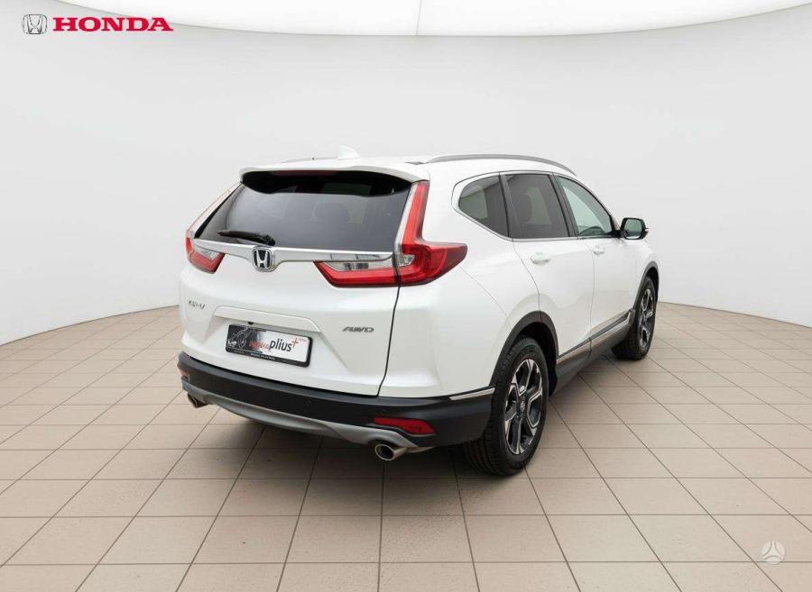 White Honda CR-V 2020 in Klaipeda, with an engine capacity of 1.50 L and mileage of 207 thousand km for 18990 €, photo 6 on AUTOMOTO.COM.LV
