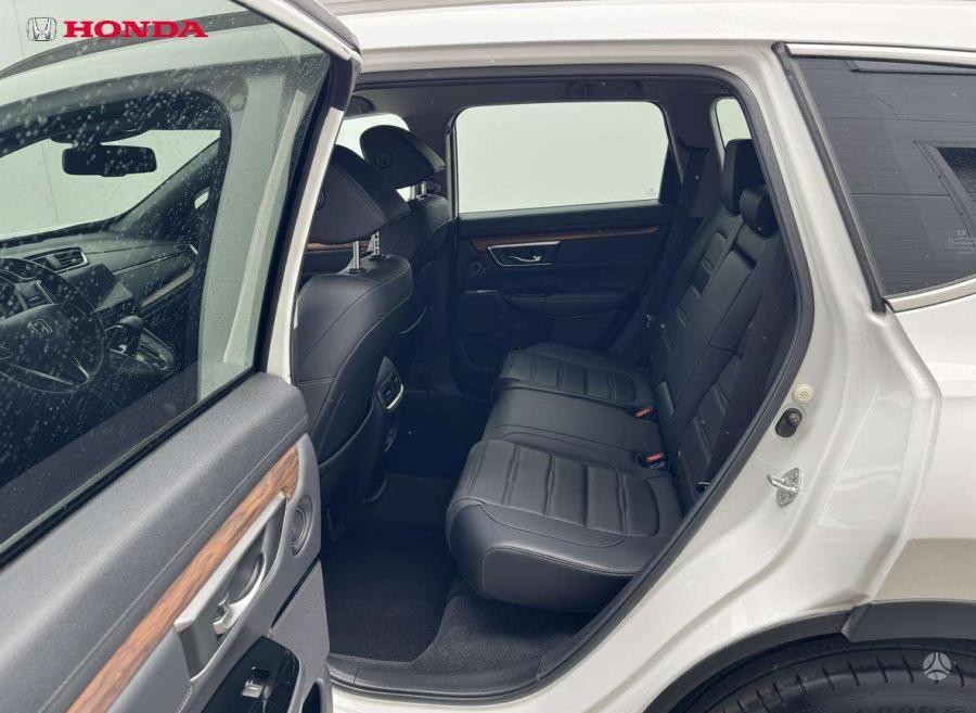 White Honda CR-V 2020 in Klaipeda, with an engine capacity of 1.50 L and mileage of 207 thousand km for 18990 €, photo 10 on AUTOMOTO.COM.LV