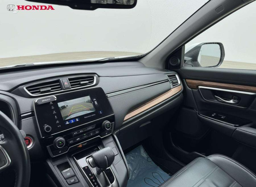 White Honda CR-V 2020 in Klaipeda, with an engine capacity of 1.50 L and mileage of 207 thousand km for 18990 €, photo 13 on AUTOMOTO.COM.LV