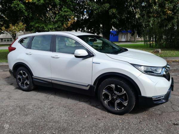 White Honda CR-V 2020 in Siauliai, with an engine capacity of 1.99 L and mileage of 63 thousand km for 20900 €, photo 3 on AUTOMOTO.COM.LV