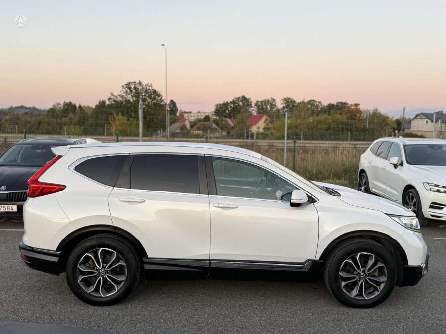 White Honda CR-V 2021 in Vilnius, with an engine capacity of 2.00 L and mileage of 169 thousand km for 21800 €, photo 4 on AUTOMOTO.COM.LV