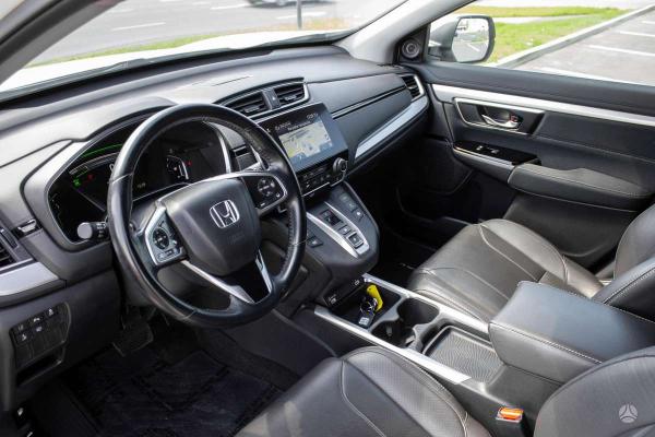 White Honda CR-V 2021 in Kaunas, with an engine capacity of 1.99 L and mileage of 118 thousand km for 24200 €, photo 7 on AUTOMOTO.COM.LV