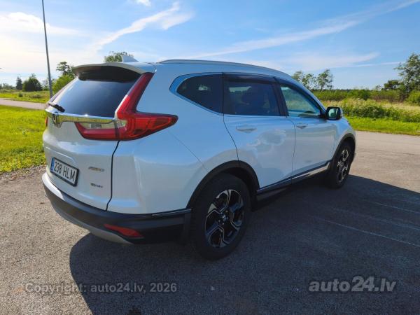 White Honda CR-V 2022 in Narva, with an engine capacity of 2.00 L and mileage of 80 thousand km for 31200 €, photo 5 on AUTOMOTO.COM.LV