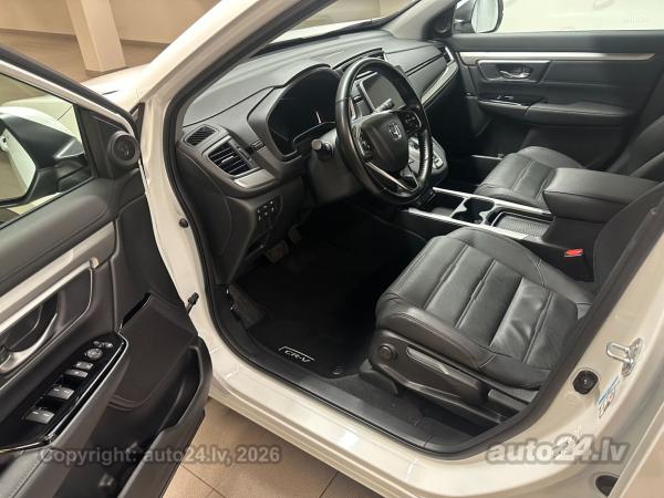 White Honda CR-V 2023 in Tallinn, with an engine capacity of 2.00 L and mileage of 55 thousand km for 29400 €, photo 8 on AUTOMOTO.COM.LV