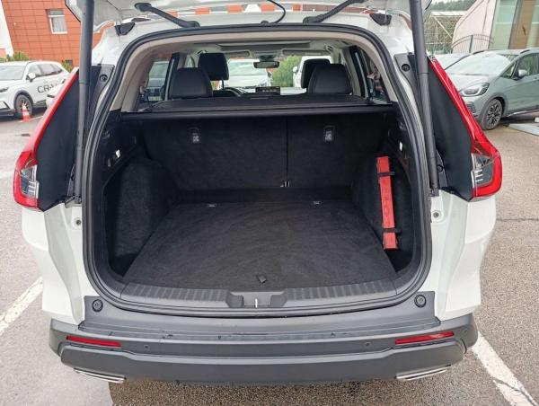 White Honda CR-V 2024 in Vilnius, with an engine capacity of 1.99 L and mileage of 42 thousand km for 39880 €, photo 9 on AUTOMOTO.COM.LV