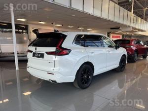 White Honda CR-V 2025 in Riga, with an engine capacity of 2.00 L and mileage of 13 thousand km for 46900 €, photo 4 on AUTOMOTO.COM.LV