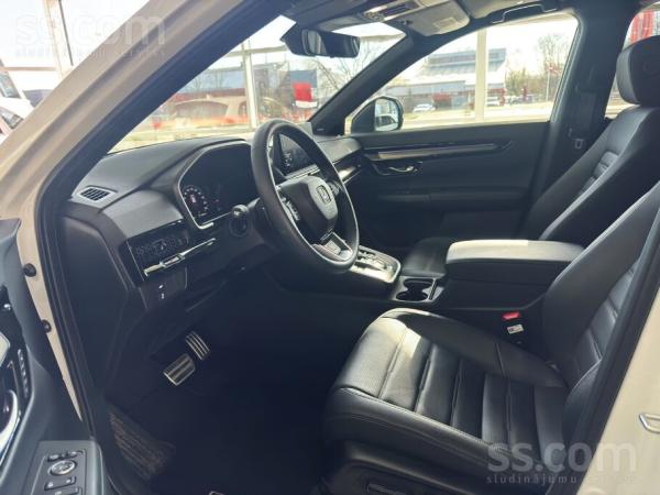 White Honda CR-V 2025 in Riga, with an engine capacity of 2.00 L and mileage of 13 thousand km for 46900 €, photo 6 on AUTOMOTO.COM.LV