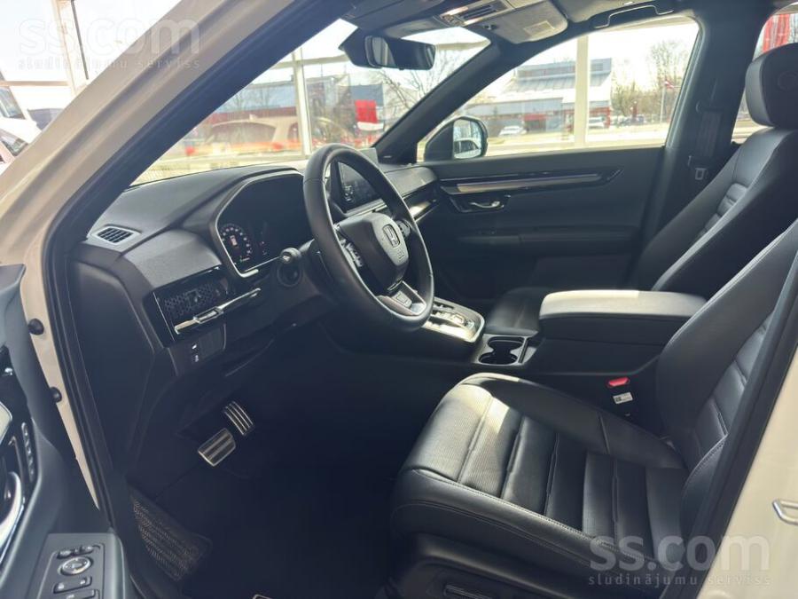White Honda CR-V 2025 in Riga, with an engine capacity of 2.00 L and mileage of 13 thousand km for 46900 €, photo 7 on AUTOMOTO.COM.LV