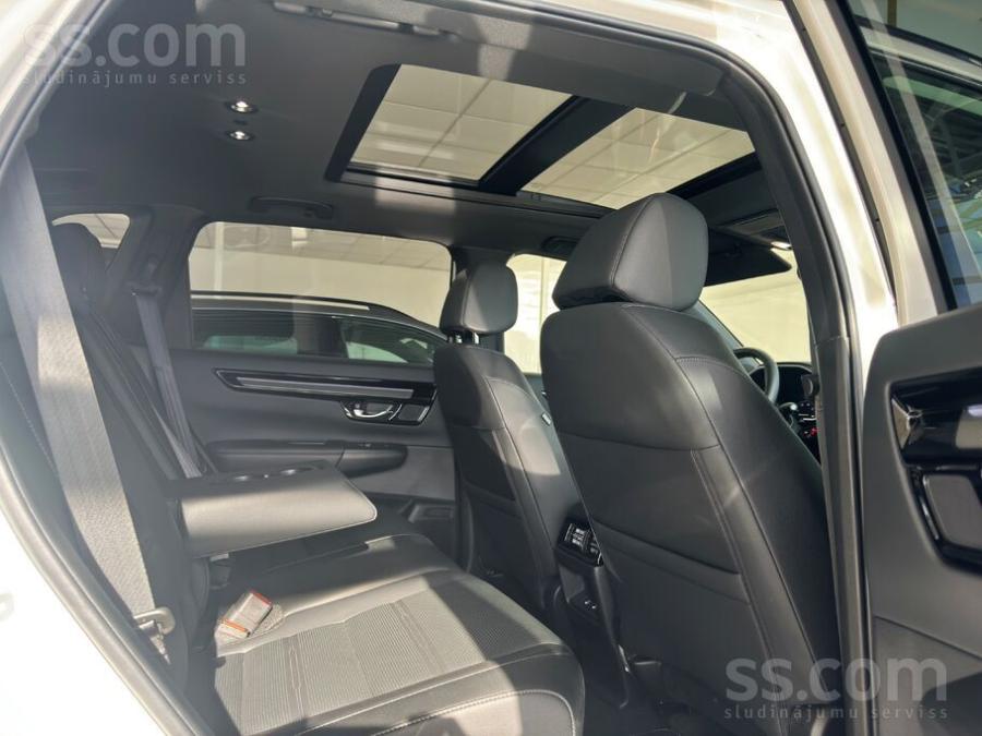 White Honda CR-V 2025 in Riga, with an engine capacity of 2.00 L and mileage of 13 thousand km for 46900 €, photo 9 on AUTOMOTO.COM.LV
