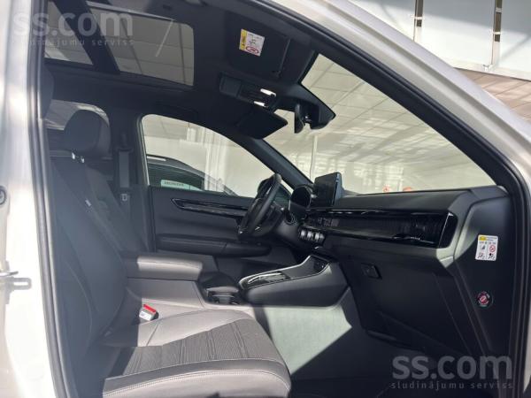 White Honda CR-V 2025 in Riga, with an engine capacity of 2.00 L and mileage of 13 thousand km for 46900 €, photo 9 on AUTOMOTO.COM.LV