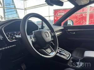 White Honda CR-V 2025 in Riga, with an engine capacity of 2.00 L and mileage of 13 thousand km for 46900 €, photo 12 on AUTOMOTO.COM.LV