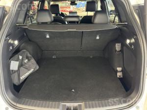 White Honda CR-V 2025 in Riga, with an engine capacity of 2.00 L and mileage of 13 thousand km for 46900 €, photo 19 on AUTOMOTO.COM.LV
