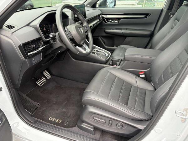 White Honda CR-V 2025 in Vilnius, with an engine capacity of 1.99 L and mileage of 45 thousand km for 41990 €, photo 7 on AUTOMOTO.COM.LV